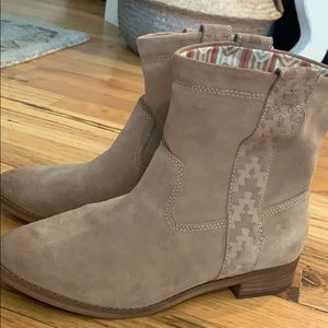 Toms | Shoes | Toms Suede Boot 7 | Poshmark